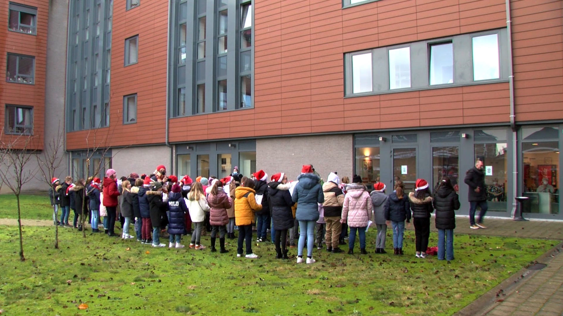 Mouscron : les élèves du collège Sainte-Marie ont apporté joie ...