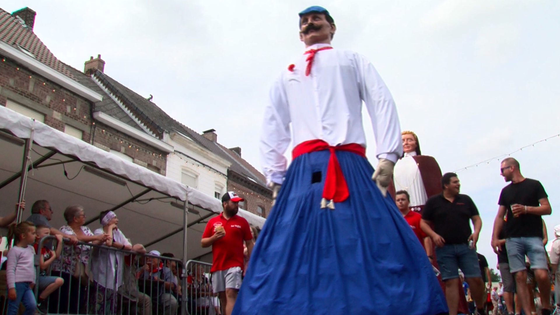 Le cortège traditionnel à Lessines a fini en beauté la 47ème édition ...