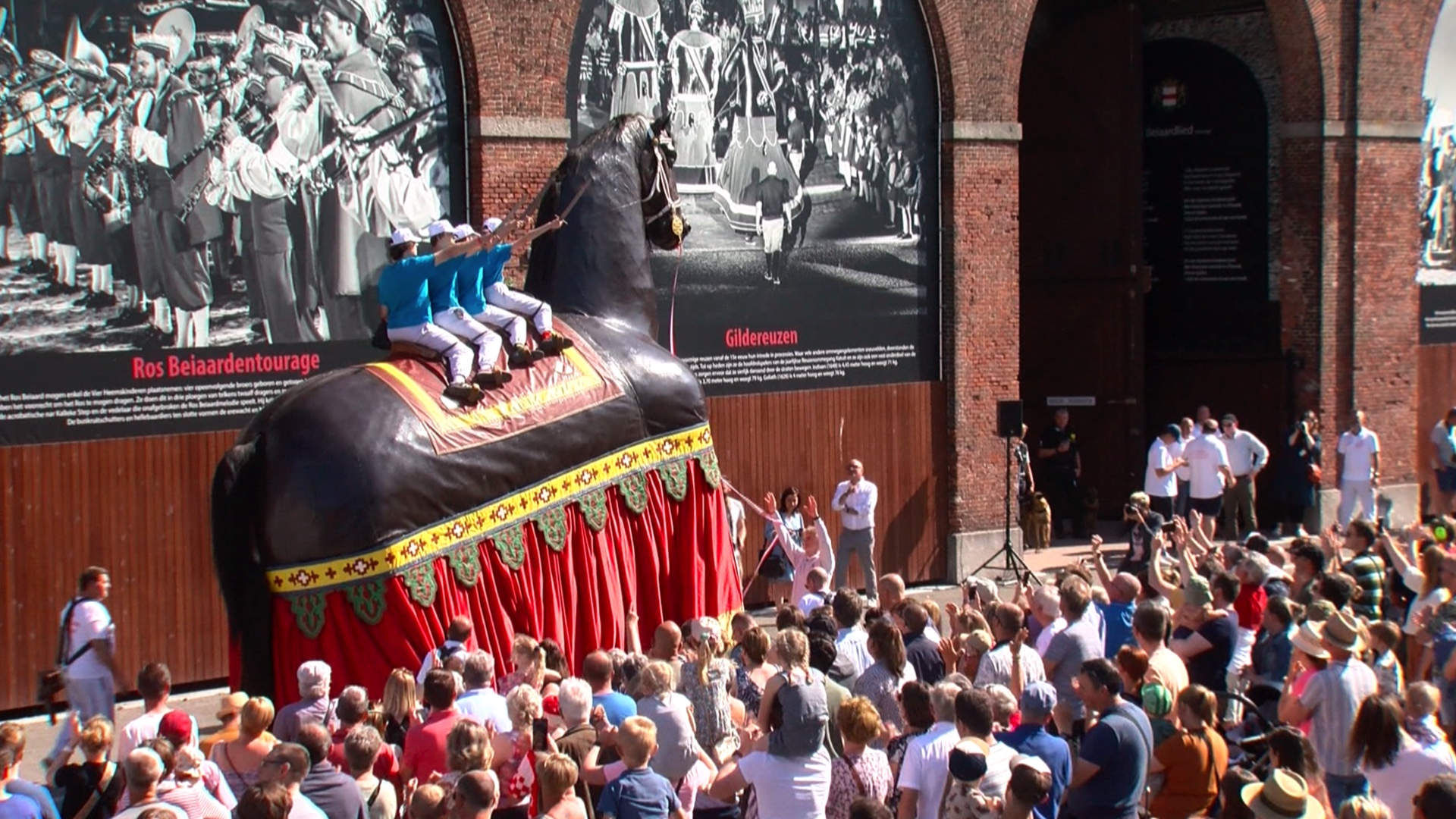 Ducasse 2022 : l'équipe du cheval Bayard d'Ath à la rencontre de celle ...