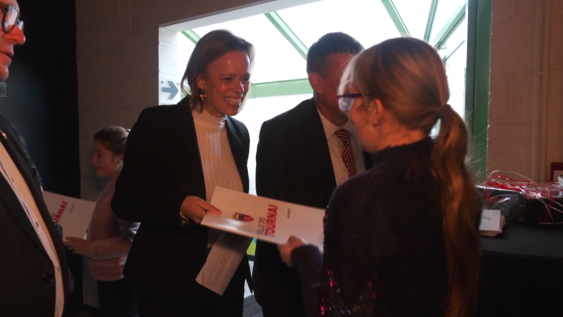 Tournai : Caroline Désir remet un diplôme symbolique à l'école ...