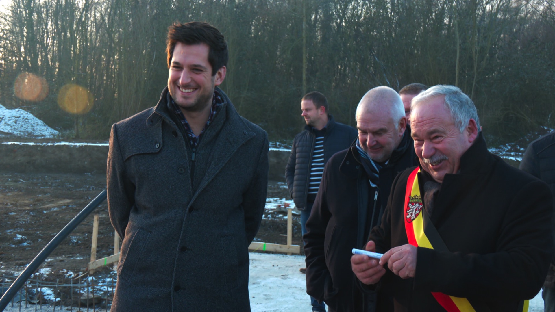 Péronnes : le ministre Adrien Dolimont en visite sur le site du futur ...