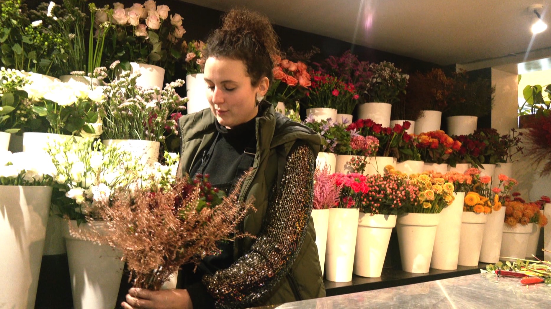La fleuriste Charlotte Bartholomé décore votre table de fêtes