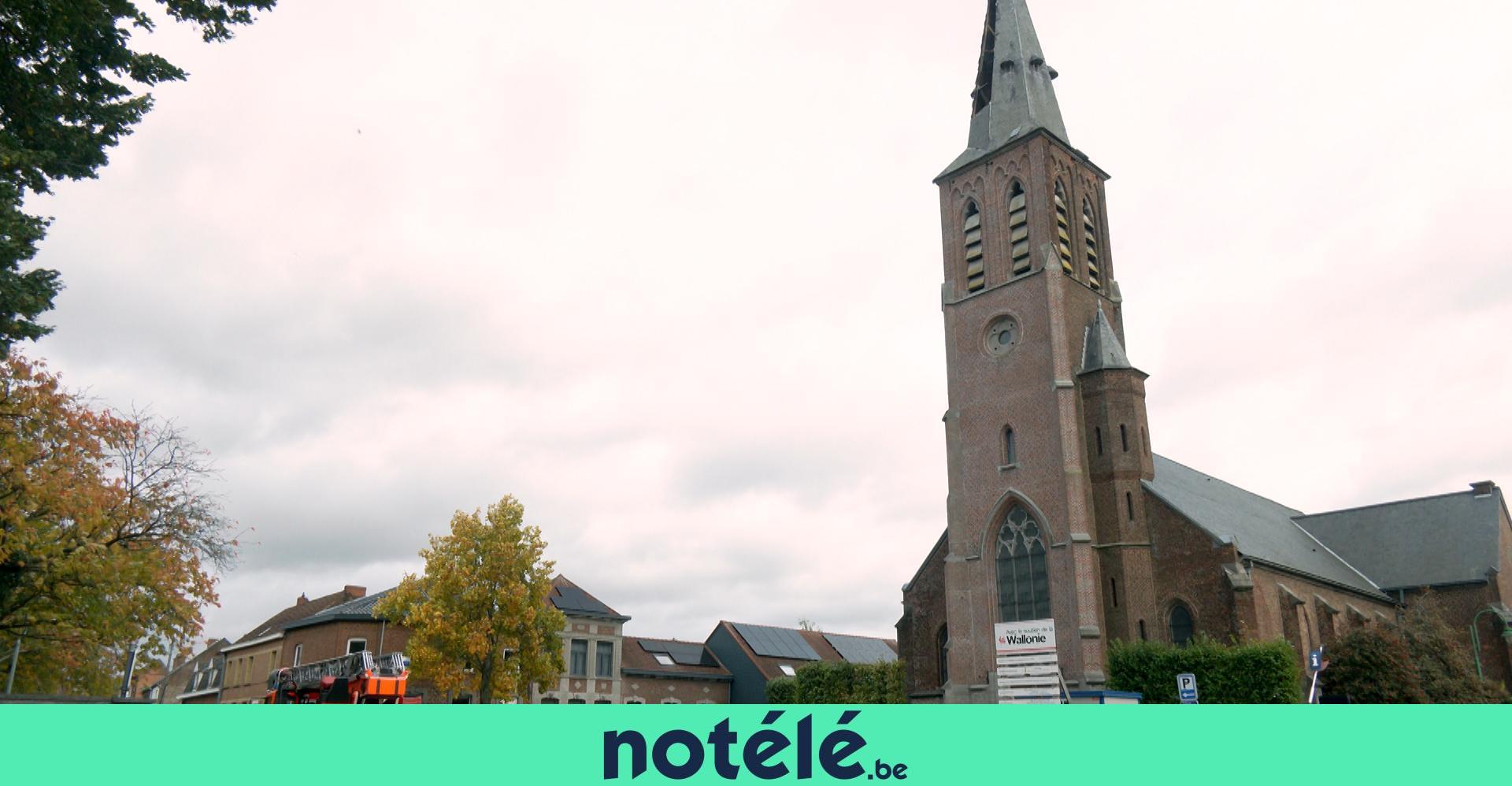 Tempête Ciaran : une partie de la toiture du clocher de l'église de ...