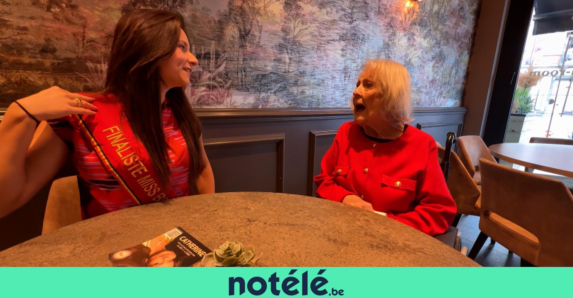 Nonton bokep indo twitter ses sein allongé à l poitrine,