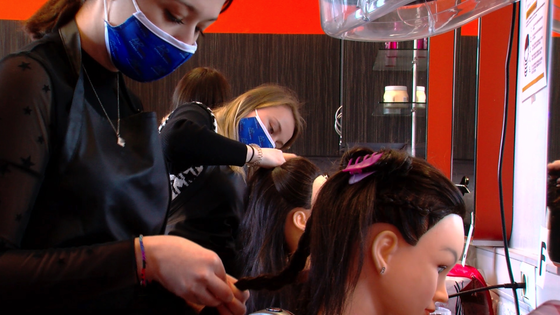 Péruwelz : un concours de coiffure pour motiver les élèves