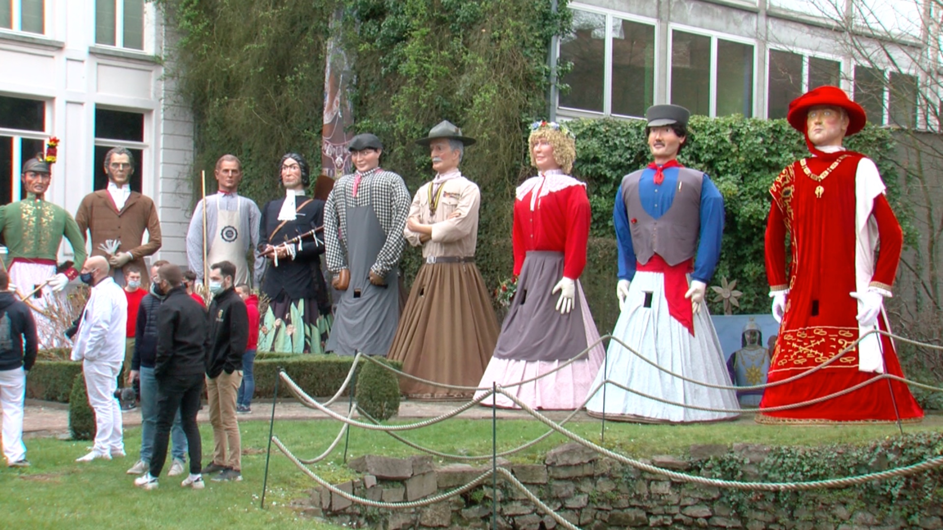 Ath : "Géants solitaires, mais solidaires", l'action symbolique des ...