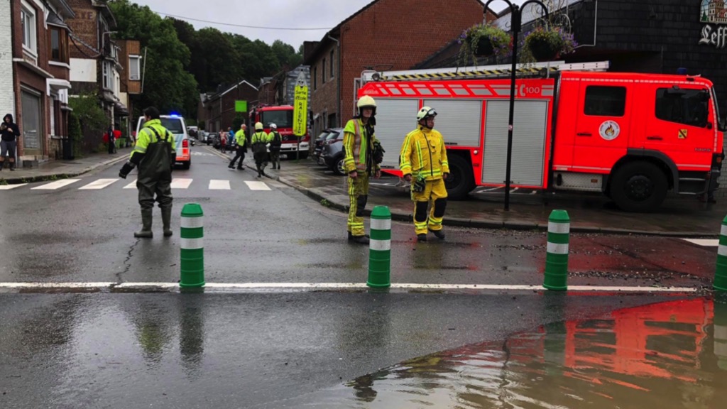 Inondations : des hommes de la zone de secours de Wallonie picarde en ...